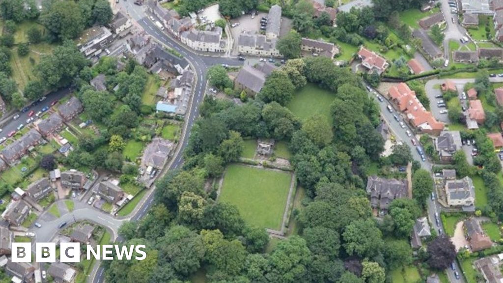 Mold's Bailey Hill restoration to begin - BBC News