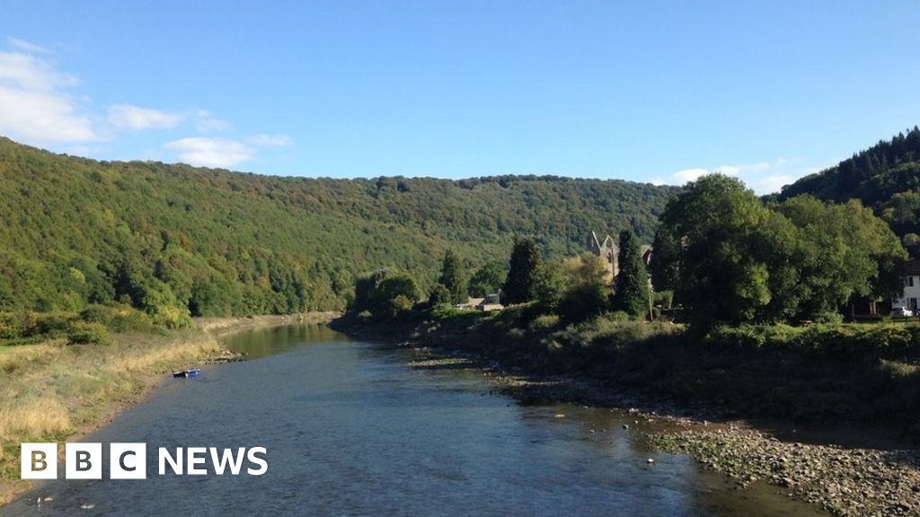 River Wye could 'close' to businesses due to water levels - BBC News