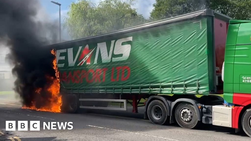 Fire tears through lorry in Shepton Mallet after tyre blowout - BBC News
