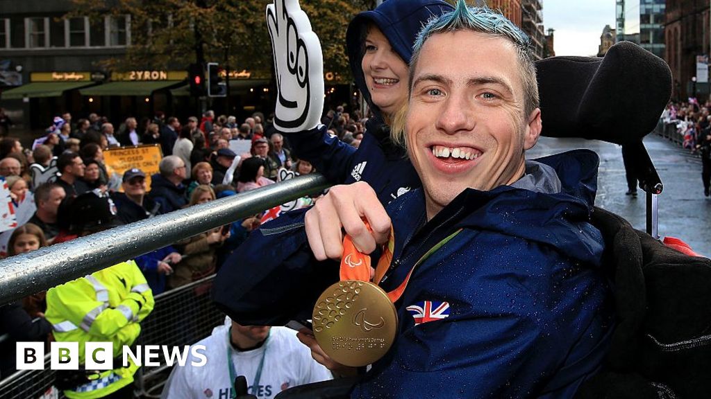 NHS 'lost' Paralympic champion's £7,500 wheelchair - BBC News