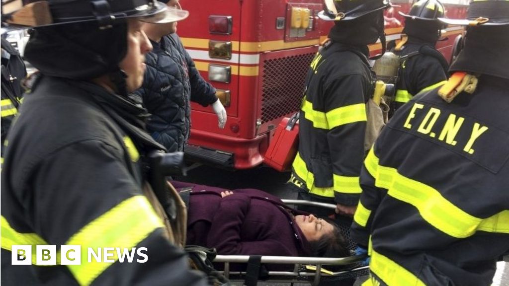 New York train crash: Dozens injured in derailment - BBC News