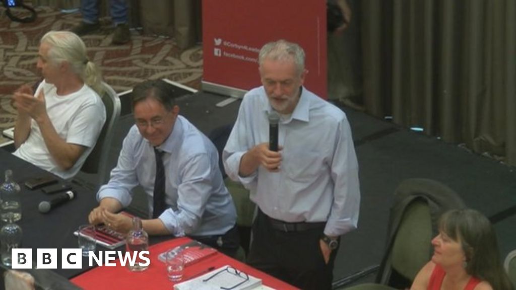 Labour leadership: Jeremy Corbyn wins ovation at rally - BBC News