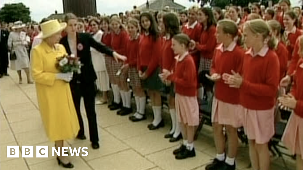 Jersey head teacher recalls Queen's visit to school - BBC News