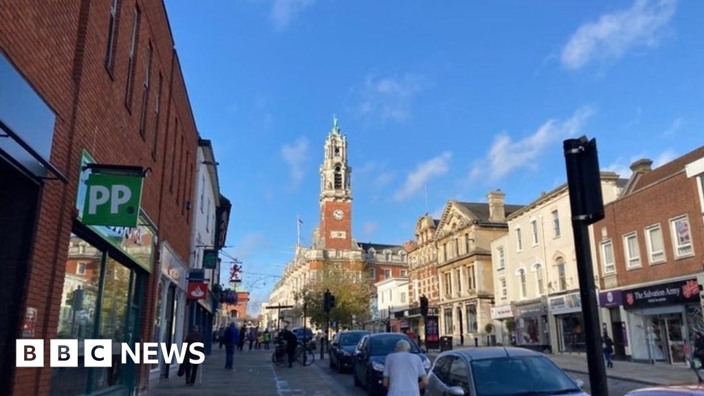 Colchester Borough Council award £1m contract to create 'piazza' - BBC News