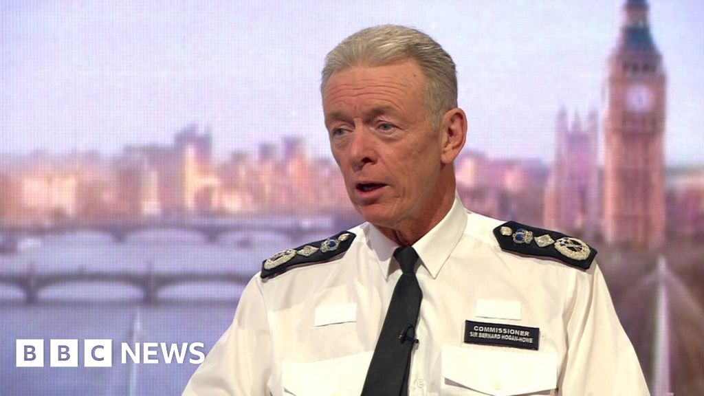 Met police chief Hogan-Howe in cuts warning - BBC News