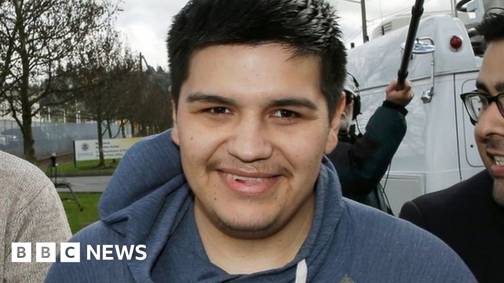 US frees Mexican man who was arrested despite work permit - BBC News