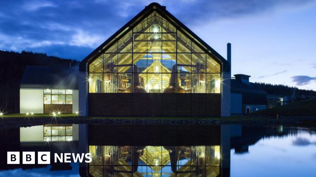 New Dalmunach Distillery opened by Nicola Sturgeon - BBC News