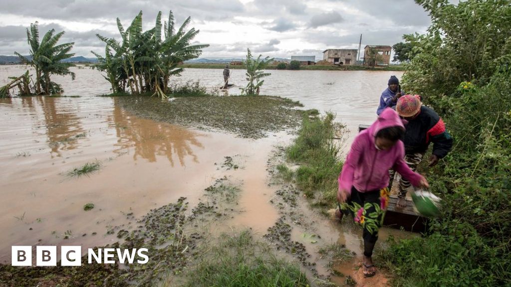 Cyclone Enawo: Madagascar death toll rises to 38 - BBC News