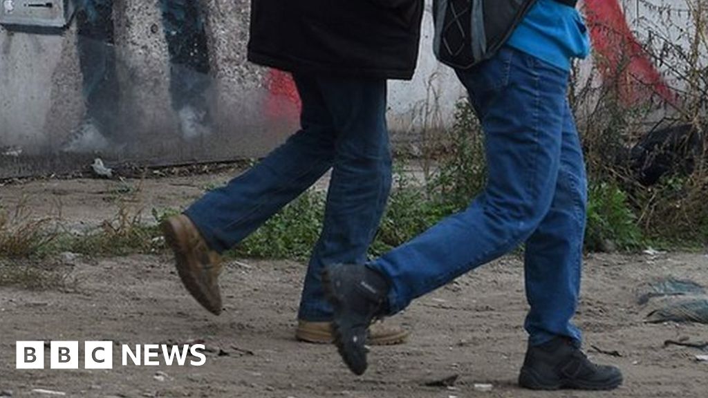 Child asylum seeker numbers 'double in two years' - BBC News