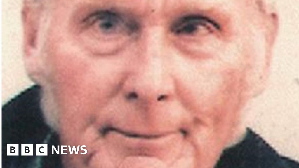 Family members sought of man, 82, after Dorset crash - BBC News