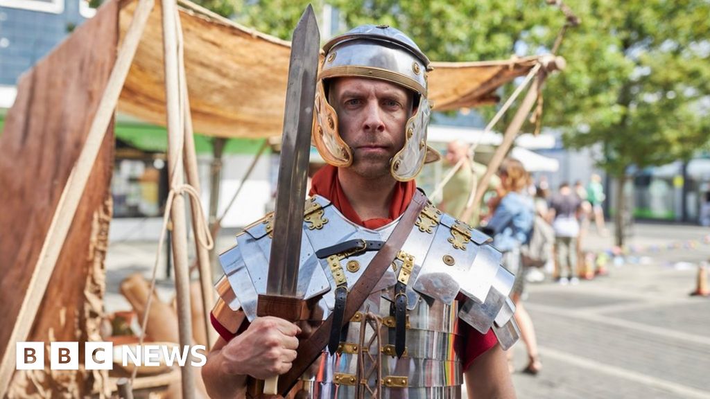 Castleford's Roman heritage celebrated at free festival - BBC News