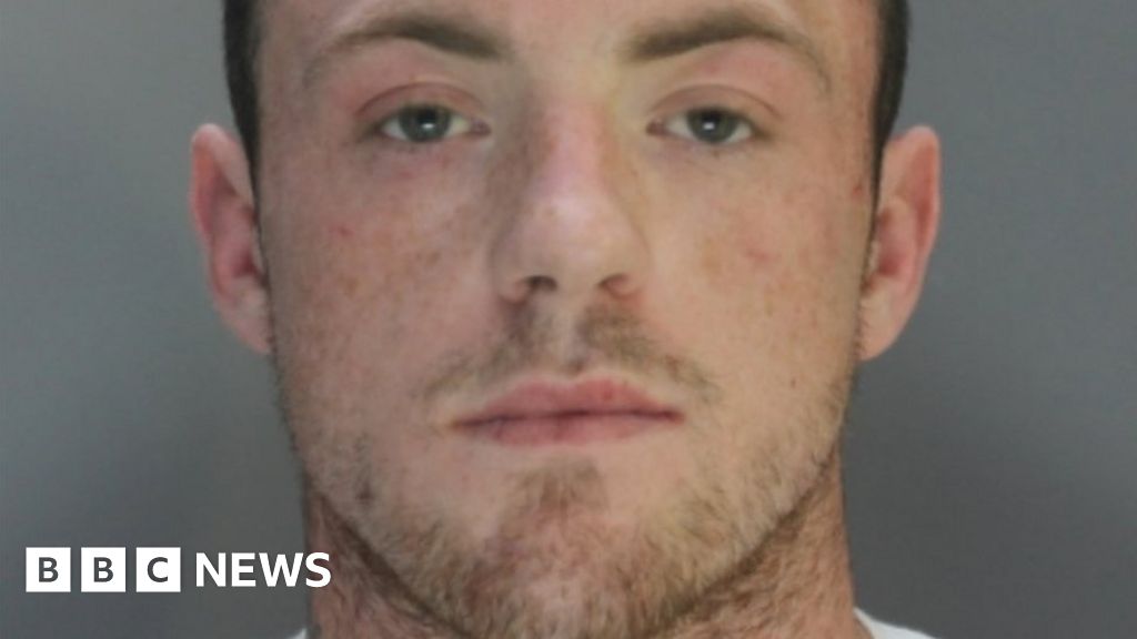 Thomas Scanlon jailed after attacking man in iPad row - BBC News