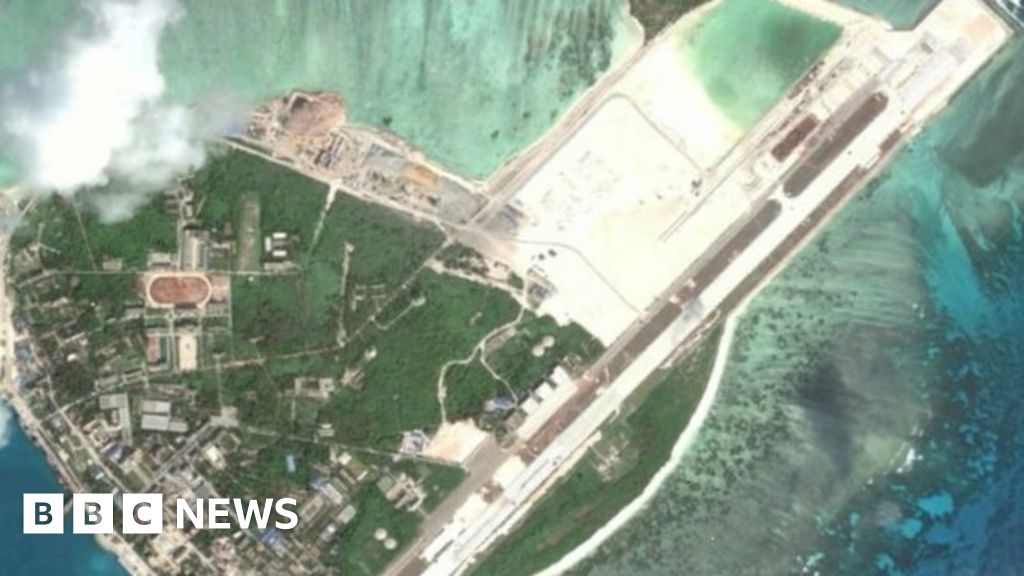 China 'deploys missiles in South China Sea' - BBC News