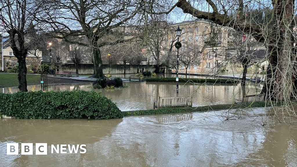 Wiltshire flooding: Council leader says 'worst he's ever seen' - BBC News