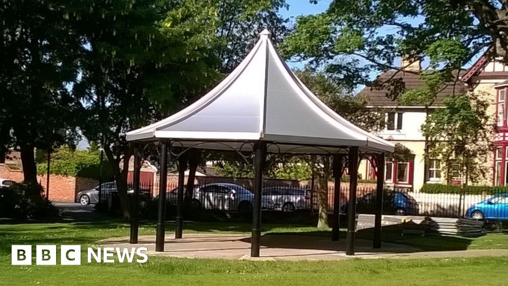 New bandstand for seaside town of Hornsea - BBC News