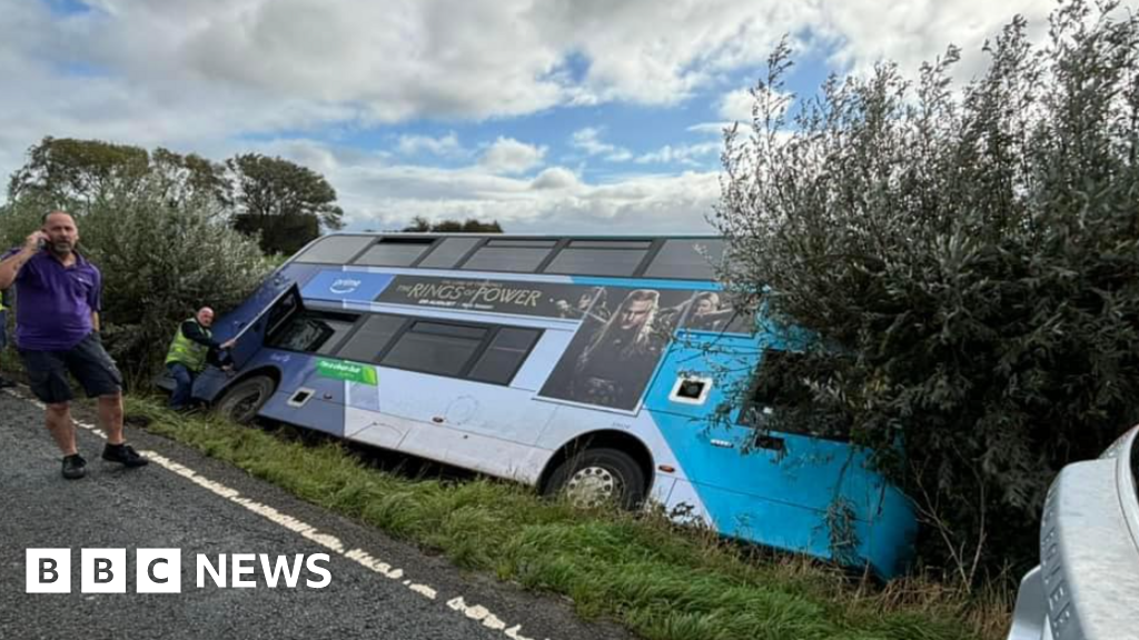 Double-decker bus crashes into ditch in Somerset - BBC News