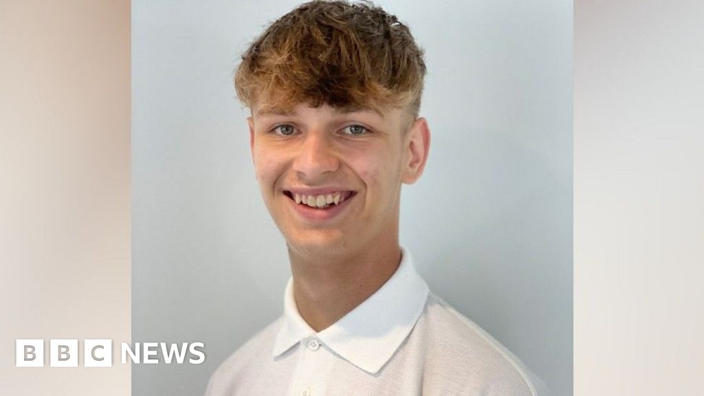 St Neots family turned 'upside down' by teen crash death - BBC News