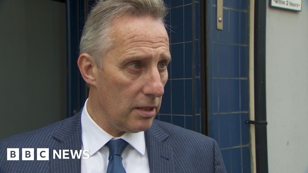 Ian Paisley: DUP MP 'stunned' and 'humbled' at keeping seat - BBC News