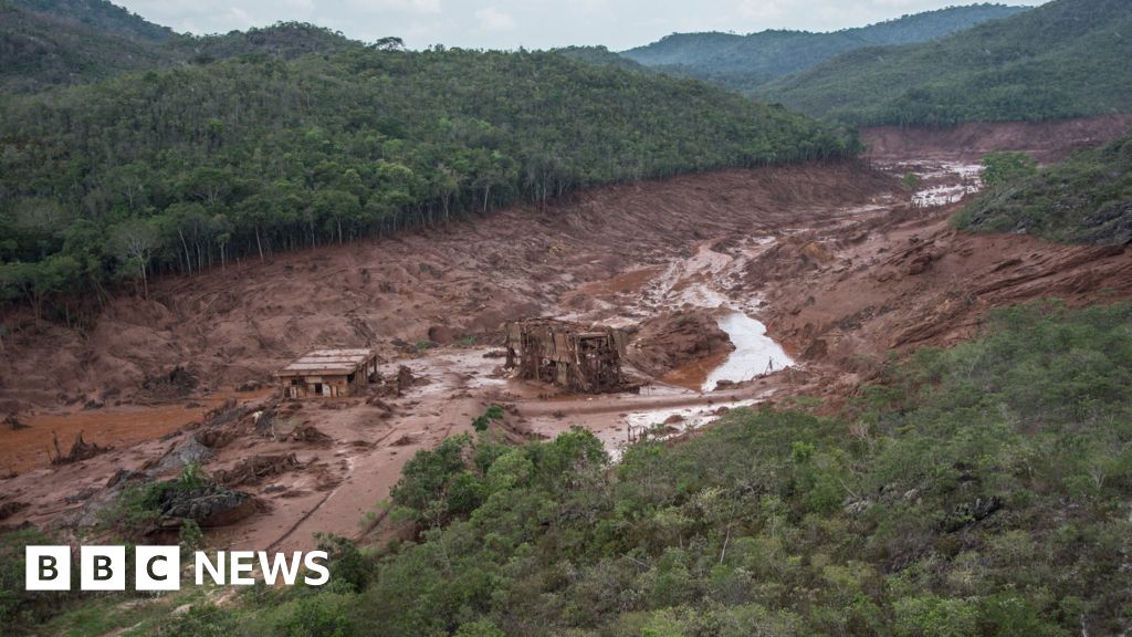 Seven charged over Samarco dam disaster - BBC News