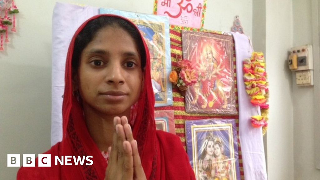 Geeta: Indian 'mystery girl' finds her family - BBC News