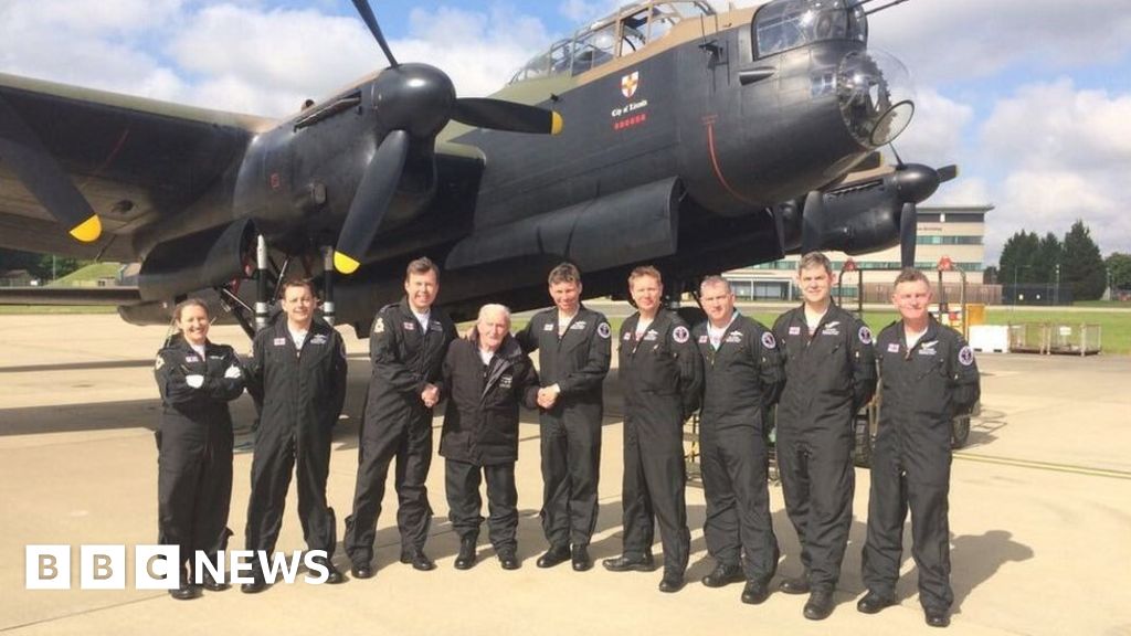 Dambuster flies over Derwent Valley in surprise Lancaster mission - BBC ...