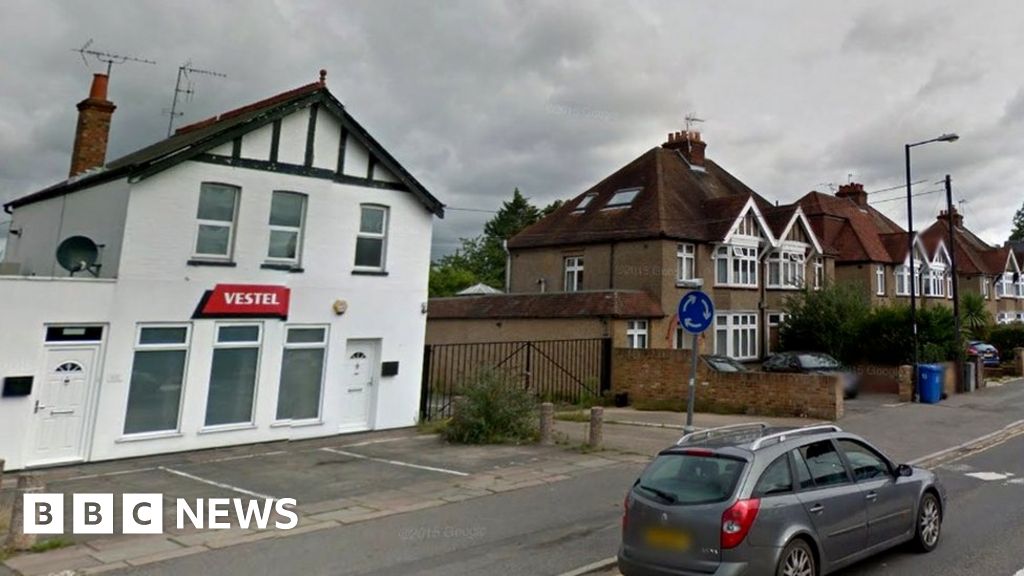 Dedworth Muslim community and prayer centre plans withdrawn - BBC News