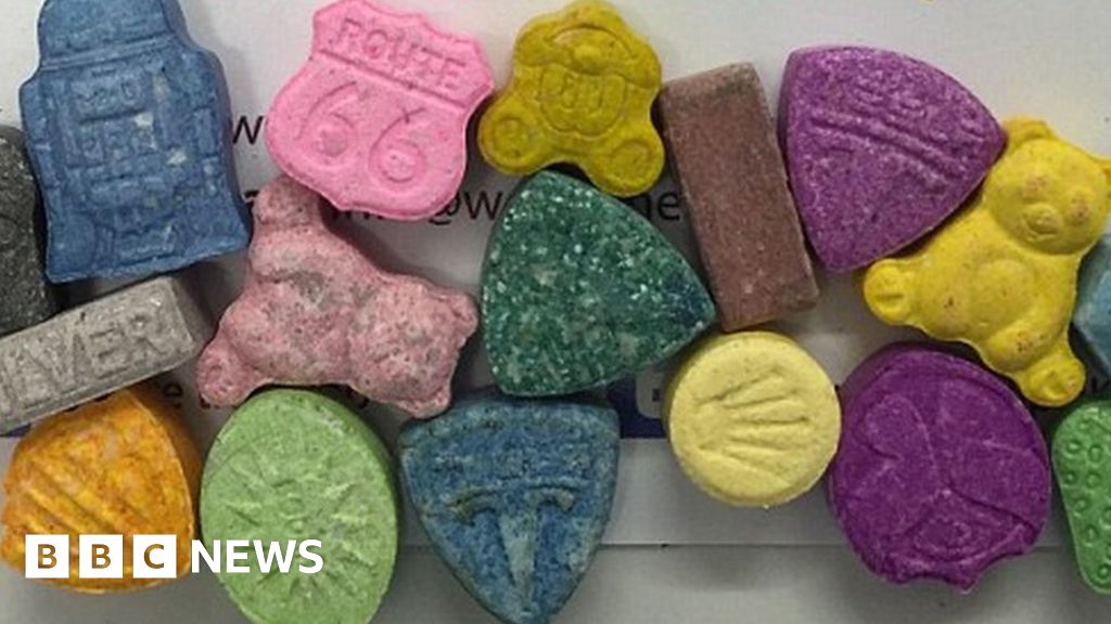 'Pink teddy bear' ecstasy police warning in north Wales - BBC News
