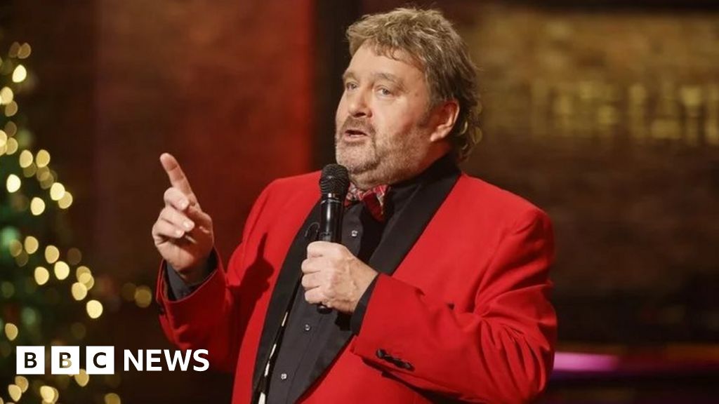 Brendan Grace: Irish comedian and Father Ted actor dies - BBC News