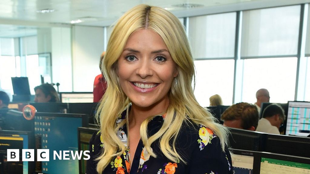 Holly Willoughby reveals 'negative comments' over appearance in early ...