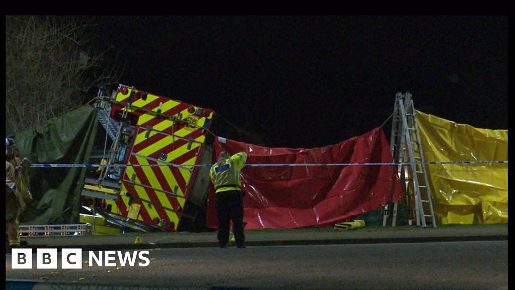 Overturned fire engine kills pedestrian in Royston - BBC News