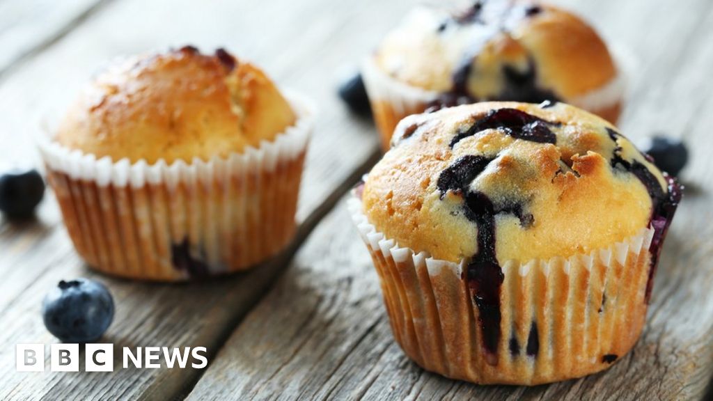 A blueberry muffin 'could have day's worth of sugar' - BBC News
