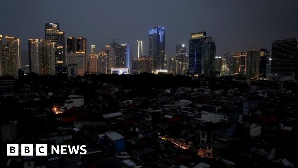 Indonesia blackout: Huge outage hits Jakarta and surrounding area - BBC ...