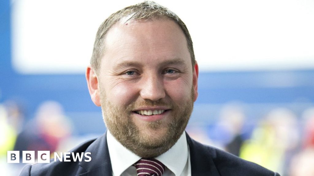 Labour deputy leader: Scottish MP Ian Murray to stand - BBC News