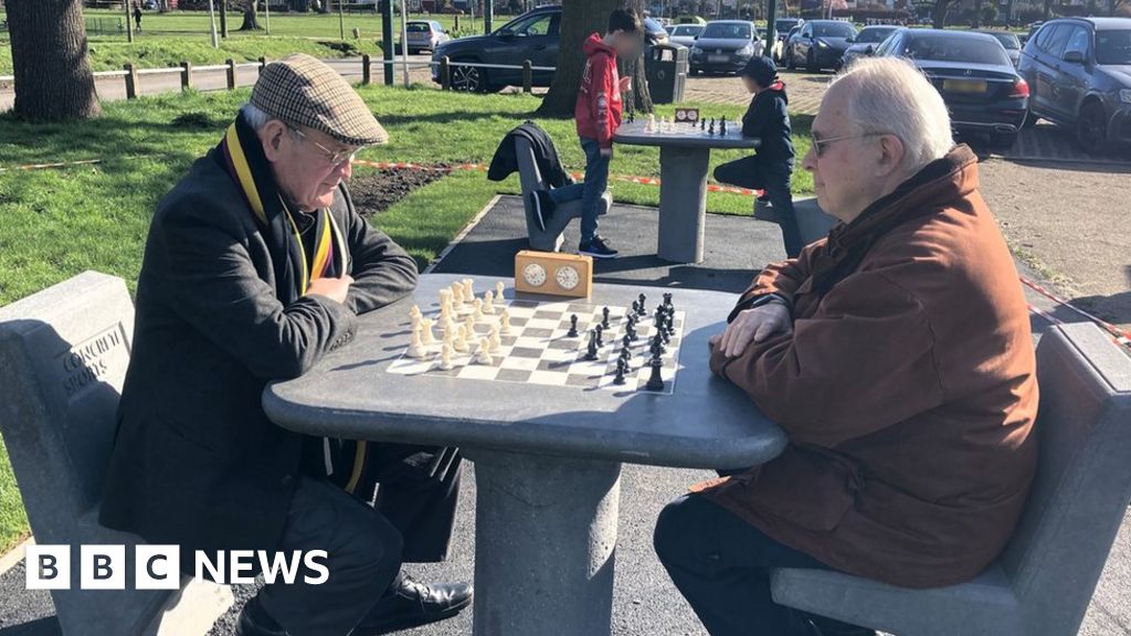 Chess tables built in Reading parks to combat isolation - BBC News
