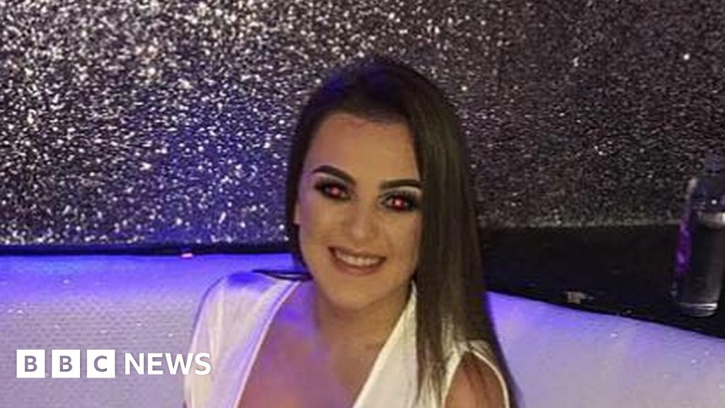 Head teacher pays tribute after girl's death in Cowcaddens