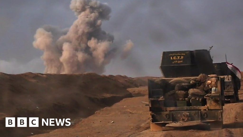 Mosul: Iraqi forces under fire in battle for IS-held city - BBC News