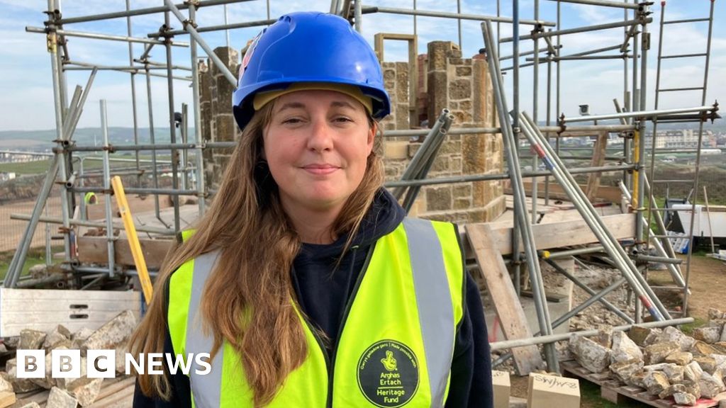 Delayed Bude storm tower project to end by Christmas - BBC News