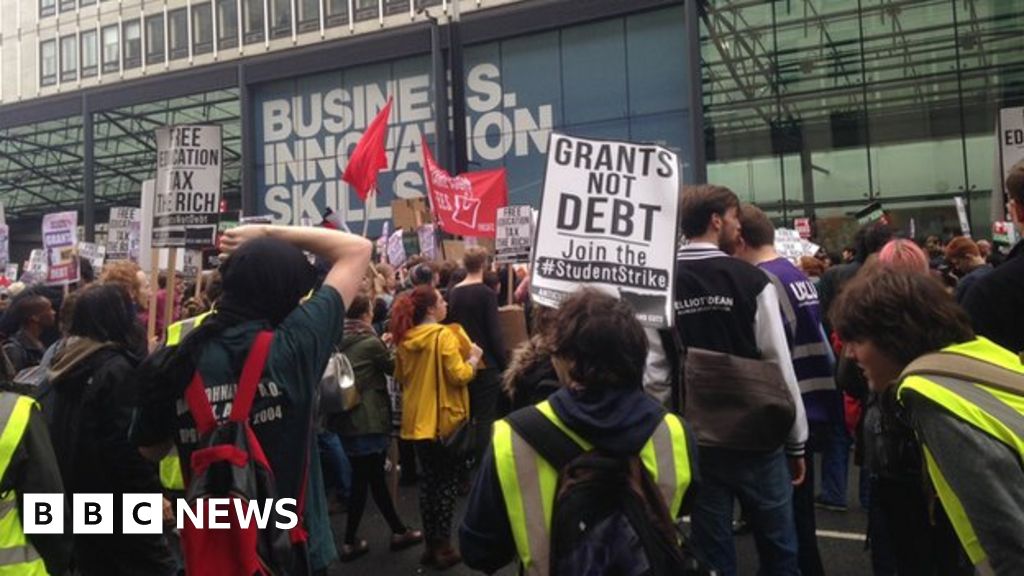 Students protest against tuition fees - BBC News