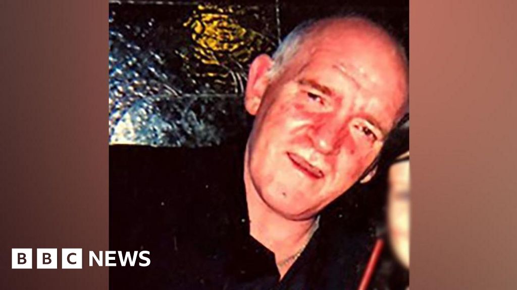 Man accused of murdering Robert Parks found not guilty - BBC News