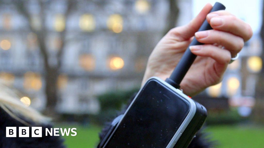How to turn your smartphone into a satellite phone - BBC News