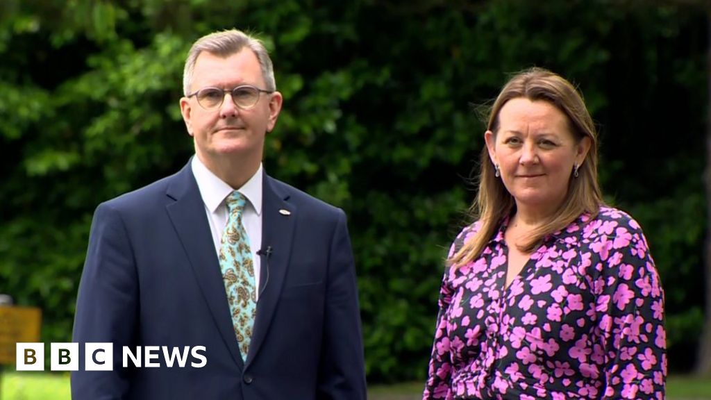 DUP: Party college endorses Sir Jeffrey Donaldson leadership - BBC News