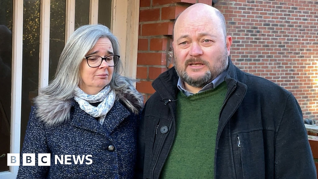 Ripon: Sinkhole-hit flat owners face £100k demolition bill - BBC News