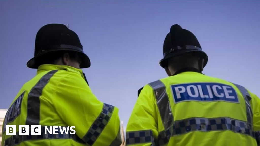 Dewsbury: Eight arrests over Battye Street fight, police say - BBC News
