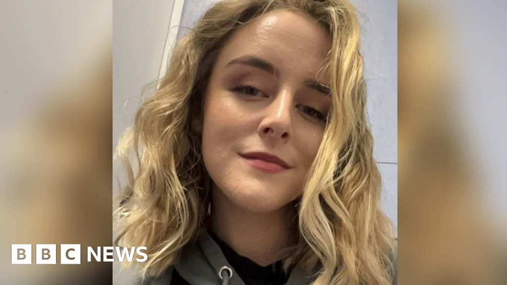 Family pay tribute to 'cherished daughter' after A509 crash - BBC News