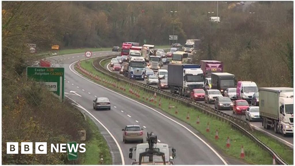 Plymouth traffic chaos caused by burst water main - BBC News