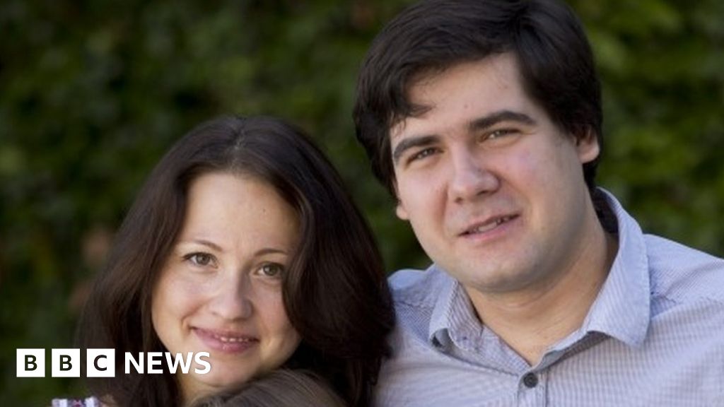 Pianist's estranged wife charged with killing daughters in US - BBC News