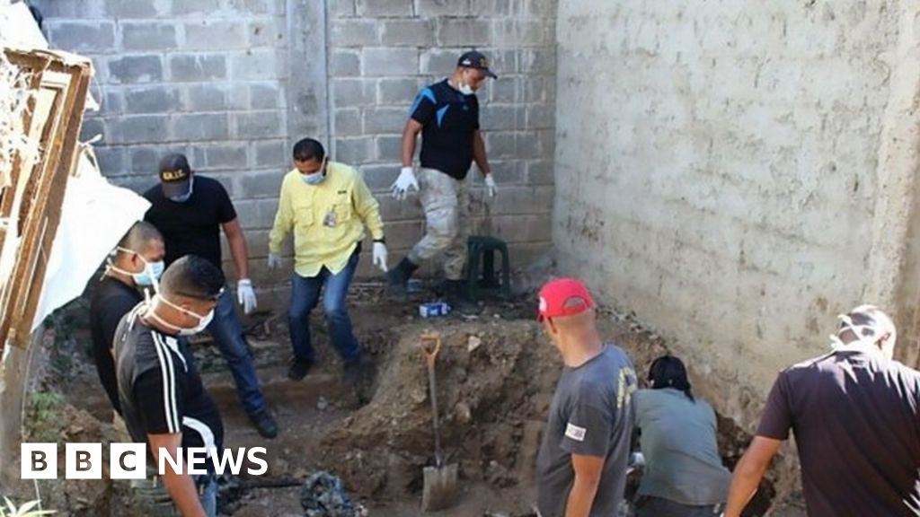 Venezuela jail search reveals mass grave with 14 bodies - BBC News
