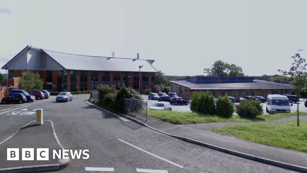 Reading police station death: Police watchdog investigates - BBC News