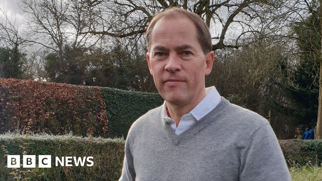 'I want to build a house but I can't get a plot' - BBC News