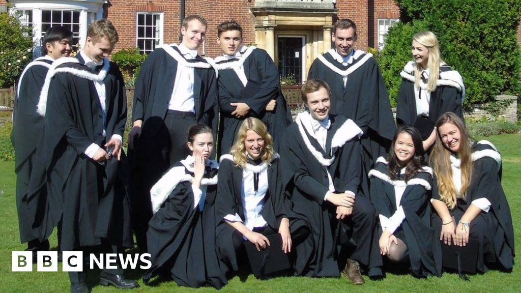 Does an Oxbridge degree make a difference? - BBC News